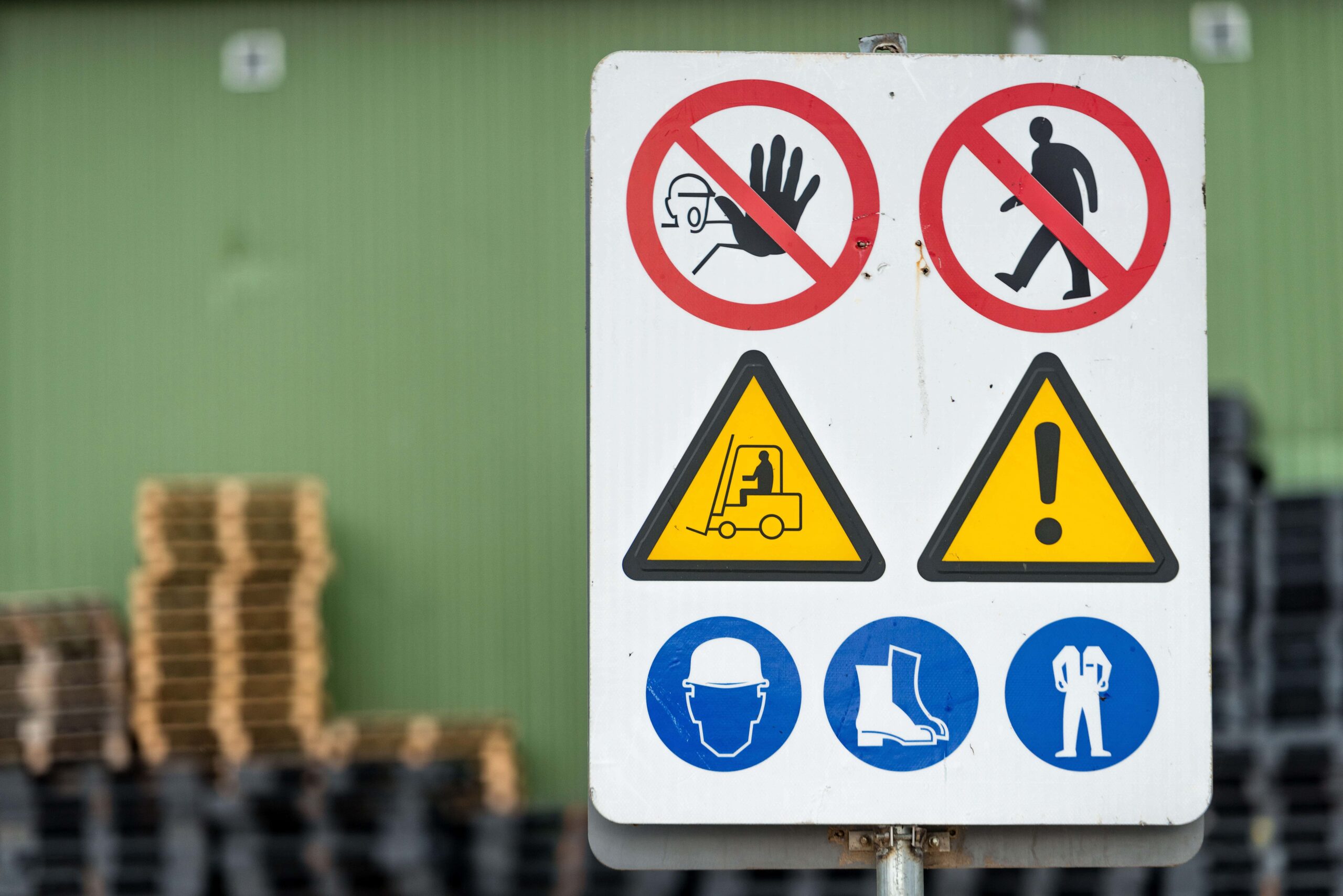The Importance of Safety Signage in the Workplace